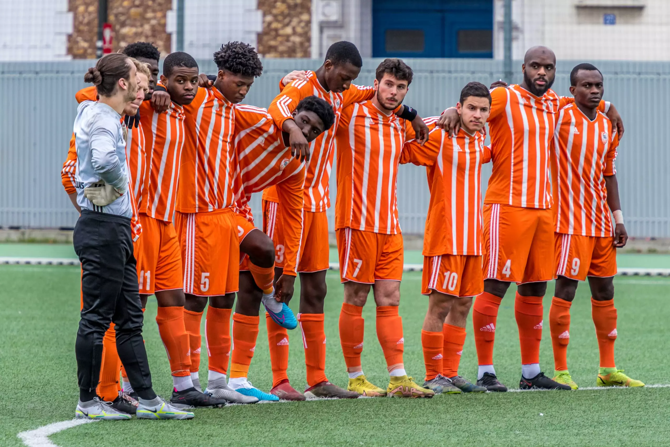 Nos Seniors s'imposent et rendent hommage à Pierre Frieden - Acbb football